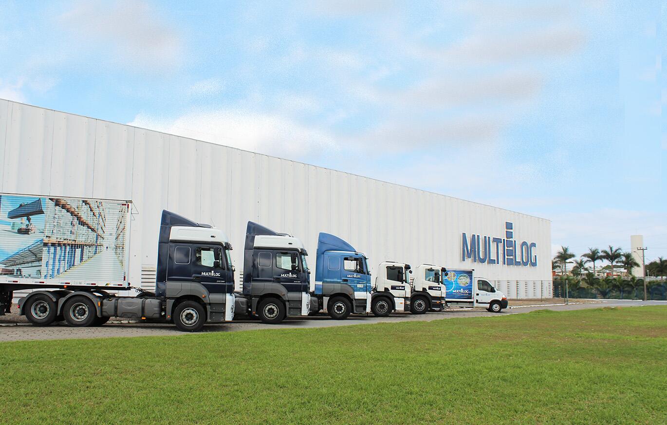 Player logístico realiza transporte de carga em comboio com mais de 60 ...